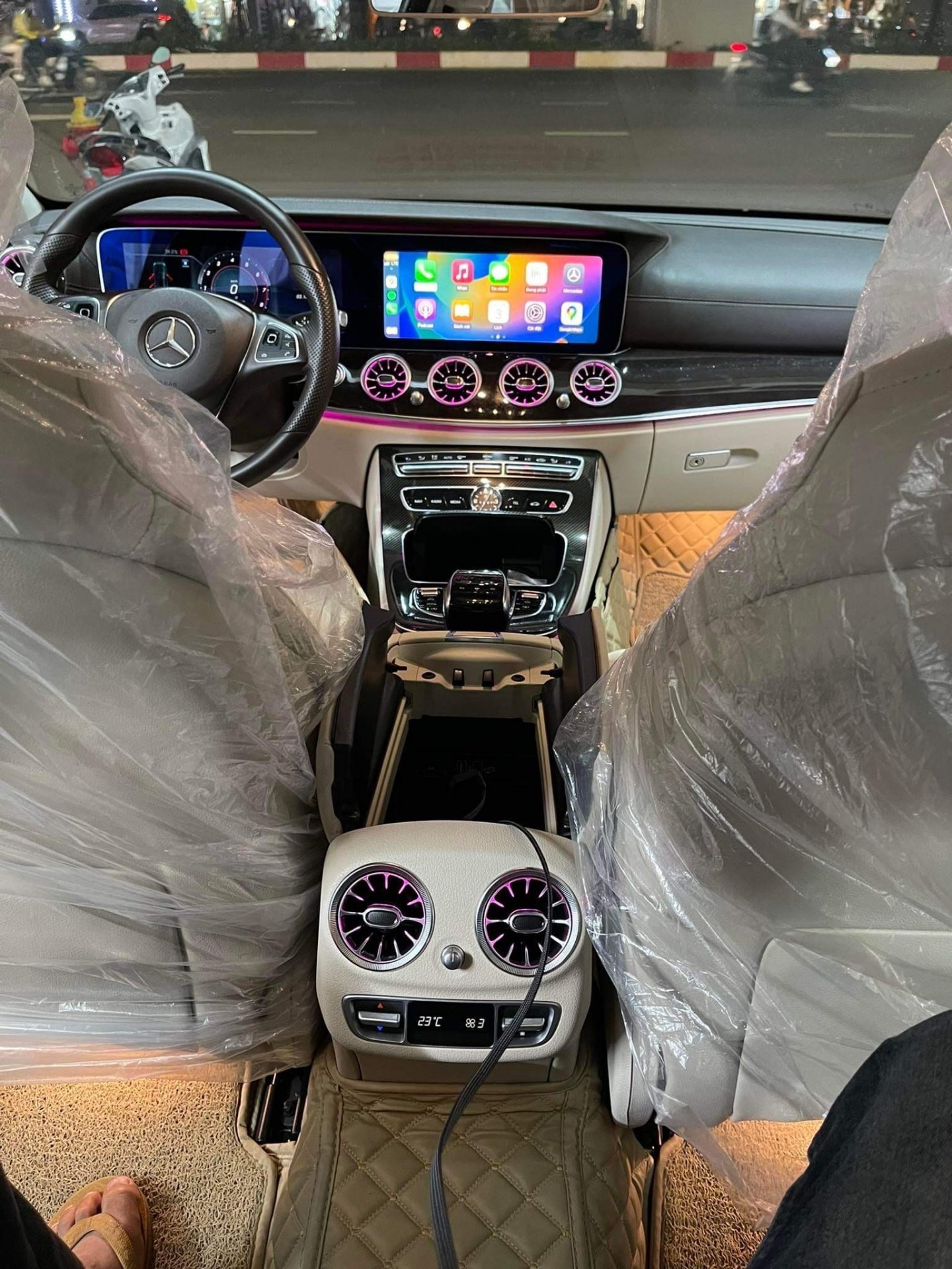 Cửa Gió Điều Hoà Tuabin Led 64 Màu Cho Xe Mercedes-Benz E - Class (E180 - E200 - E250 - E300)